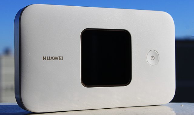LTE Cat 7対応モバイルルーター HUAWEI Mobile WiFi 3 で旅行 出張 帰省も“らく軽 Wi-Fi” 通信速度も接続 ...