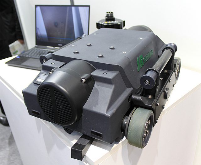 新幹線大規模改修にむけて吸引型壁面走行ロボットが始動、JR東日本グループの SPIRADER がスゴい！ | gzn.tokyo